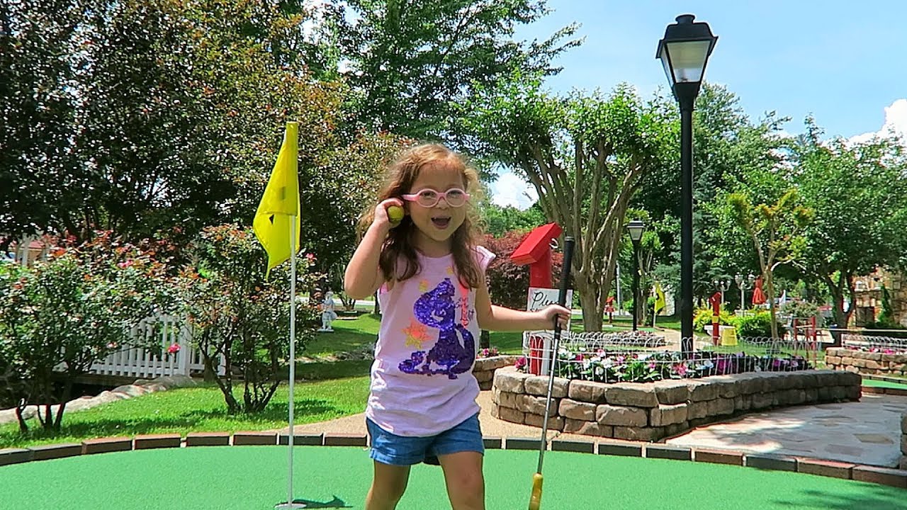 Toddler Hole In One First Time Playing Mini Golf! - YouTube