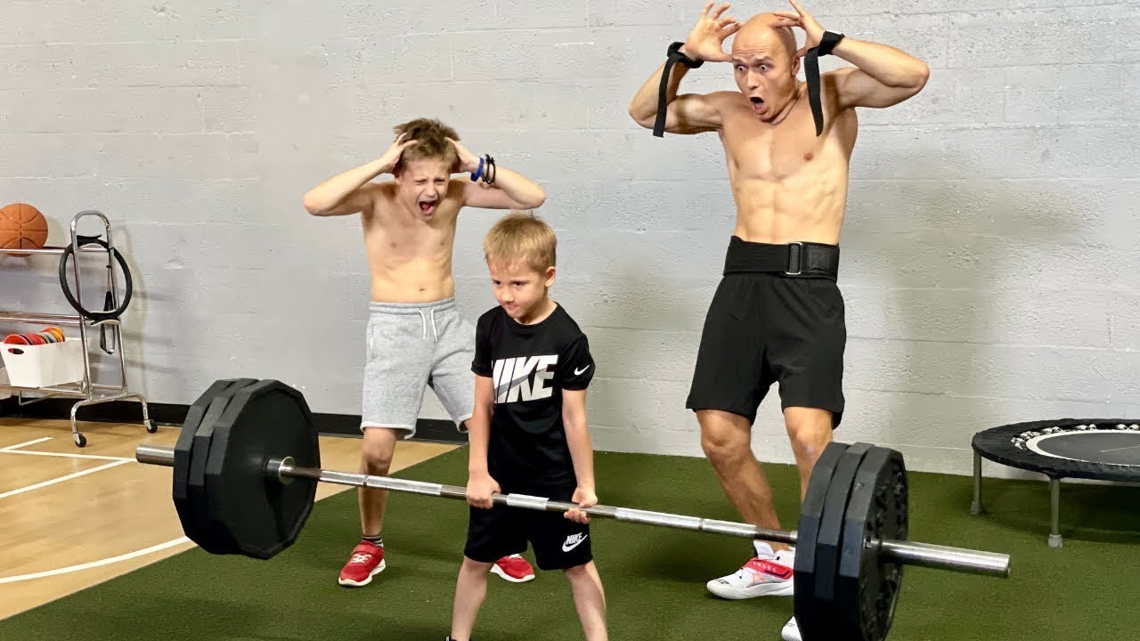 World Strongest 5 Year Old Kid lifts Crazy Weight! - YouTube
