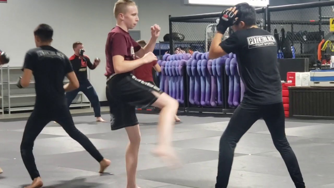 Y sigue entrenando justin MMA - YouTube