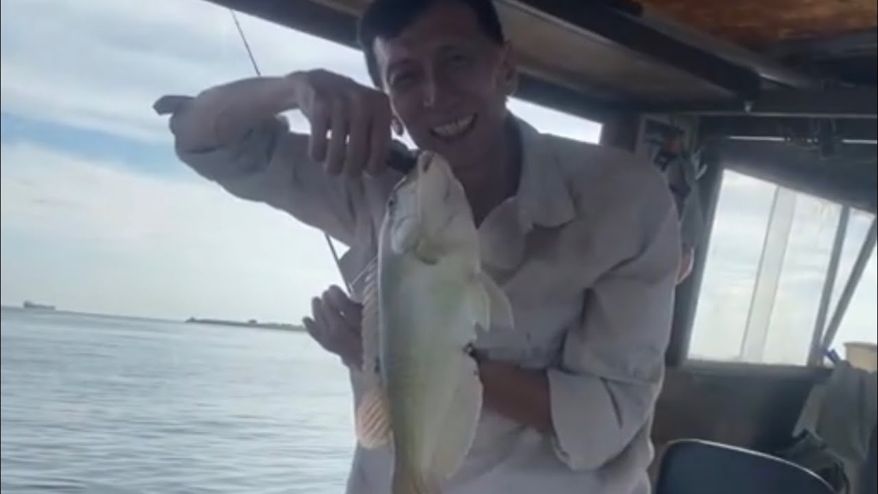 18 Oct 20 Boat Fishing Kaci Domol Timun Parrot Fish - YouTube