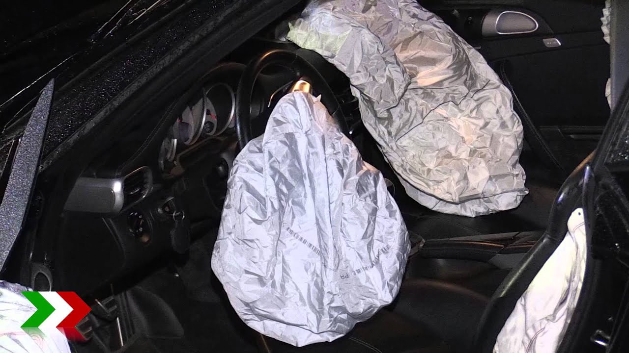 Porsche verunfallt auf der A3: Totalschaden - YouTube