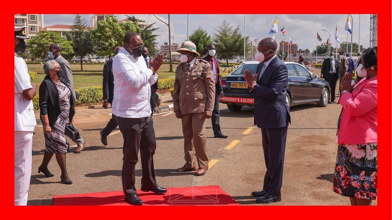 President Uhuru and Margaret Kenyatta arrive at KUTTRH in Kiambu to ...