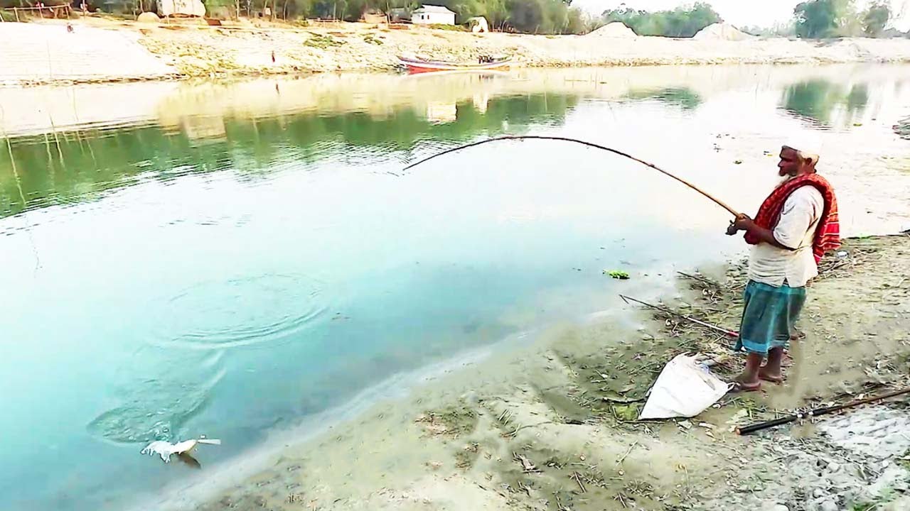 Amazing Hook Fishing 🎣🎣 See How Old Man Fishing With Hook Best Hook ...