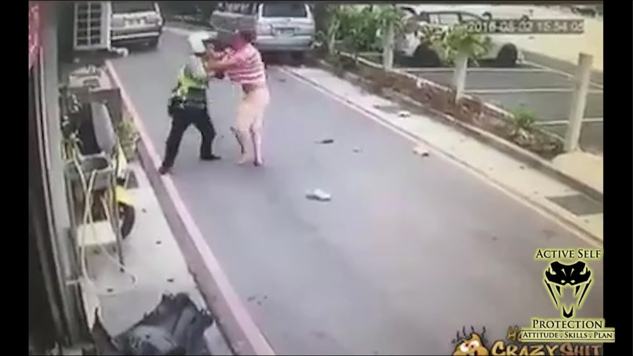 Attack on Officer Caught on Camera - YouTube