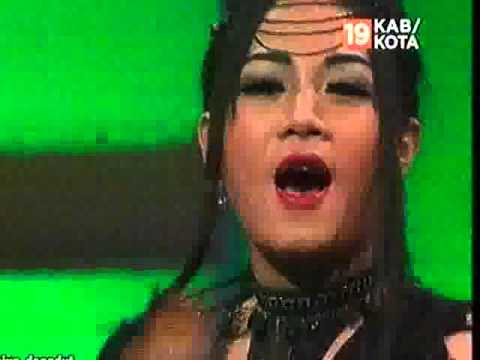 Artis Dangdut Goyang Seksi BERAKSI By ling ling