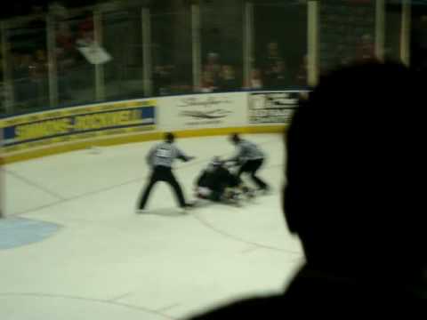 Jeremy Yablonski VS Matt Kassian ( Hockey Fight ) 1/2/09 - YouTube