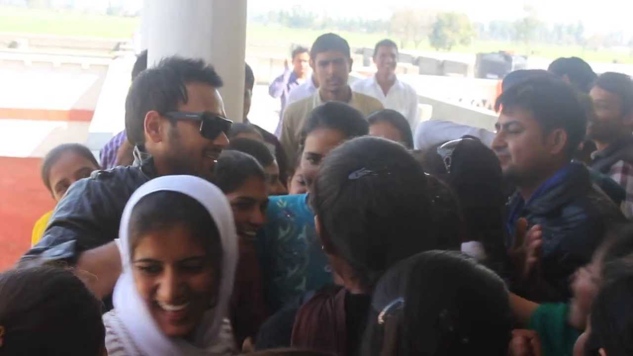 Nav Sidhu Live Attending His Fans - YouTube