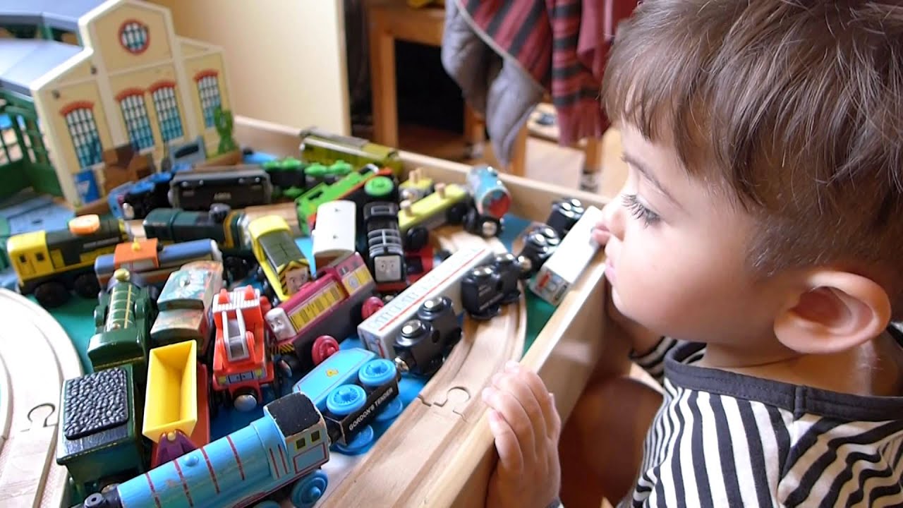Oh No! Thomas & Friends Pileup! - YouTube