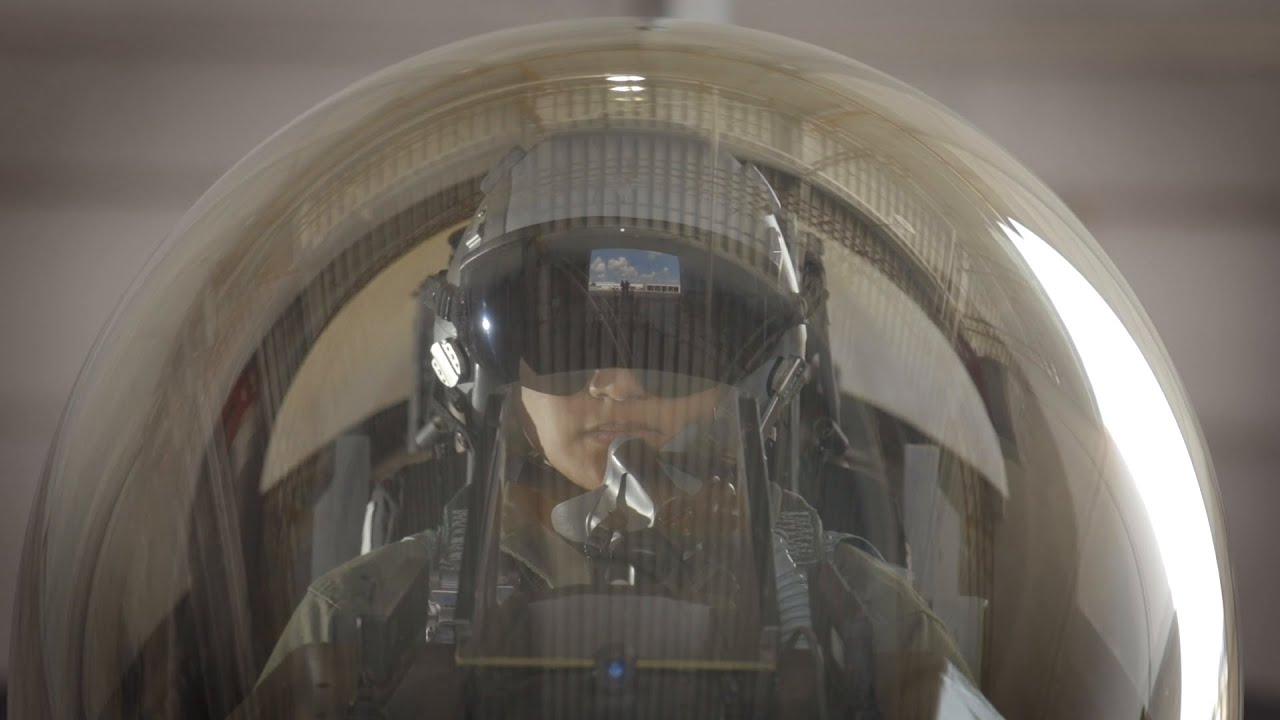 A Pilot's Perspective: Lifesaving Auto GCAS Technology - YouTube