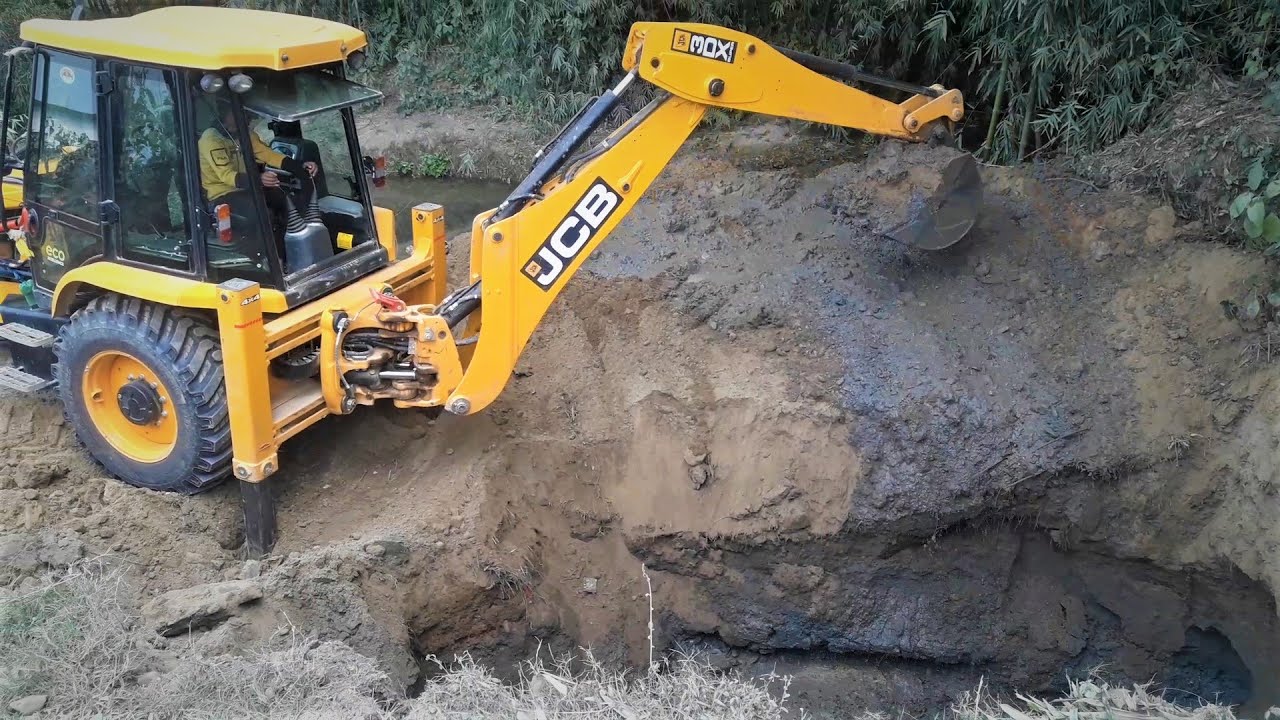 JCB Machine Making Big Drain For Concrete Wall - JCB Working For ...