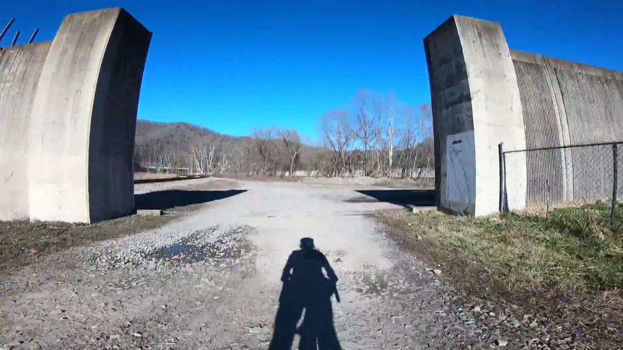 Conquer the Wall Endurance Course - YouTube