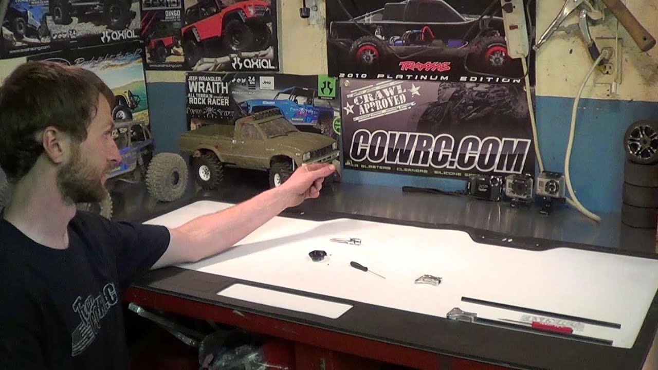 JRP RC - Cow rc pit mat and Axis rc body brace - YouTube