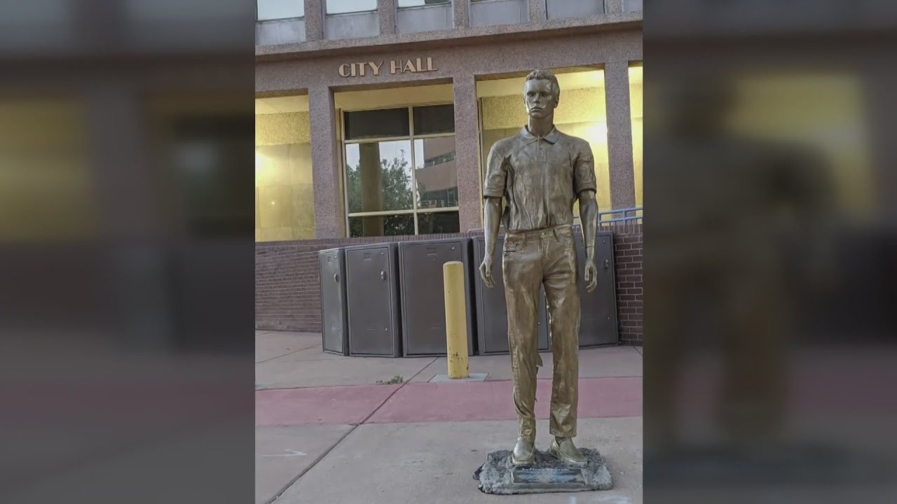 Jeffrey Epstein statue mysteriously appears outside City Hall - YouTube