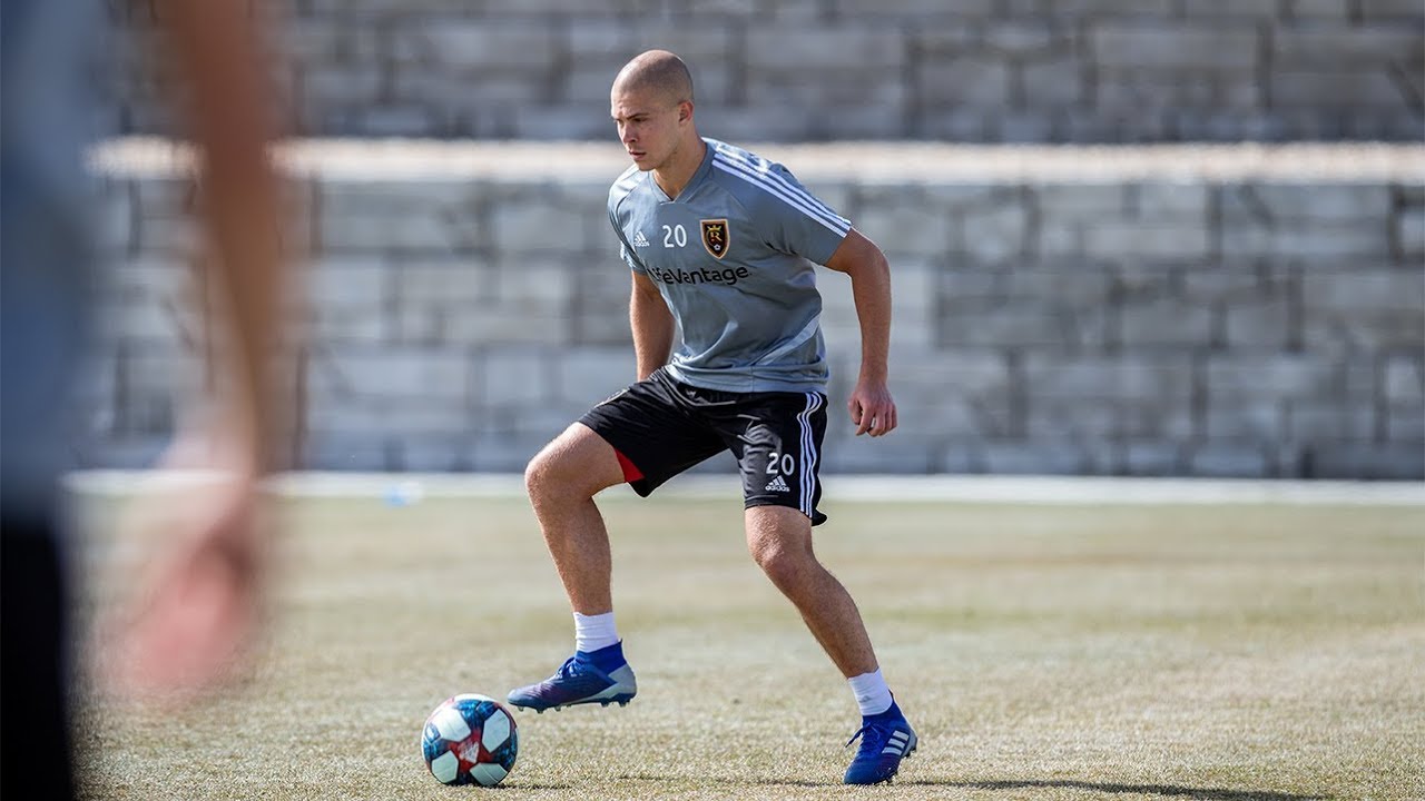 Get to know Erik Holt in 90 seconds - YouTube