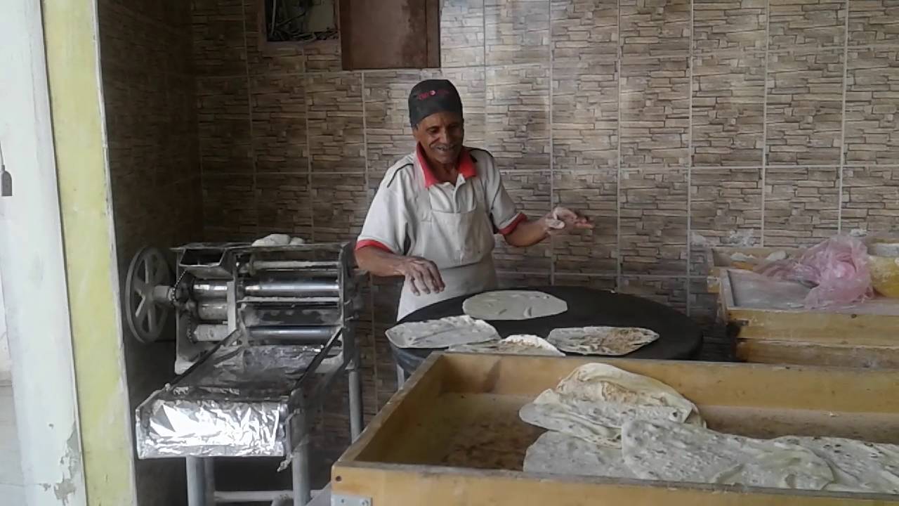 Baking thin Arabic bread in Fuhais Jordan - YouTube