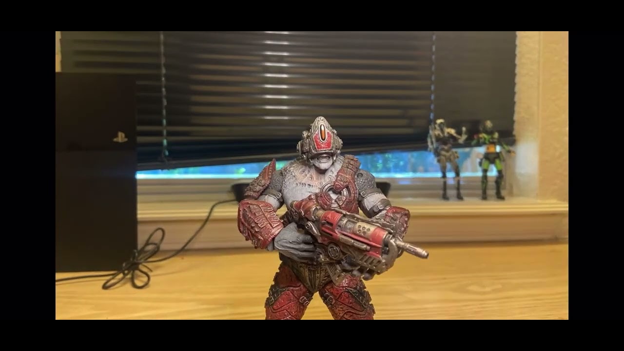 Gears of war stop motion putting on beast rider helmet (test) - YouTube