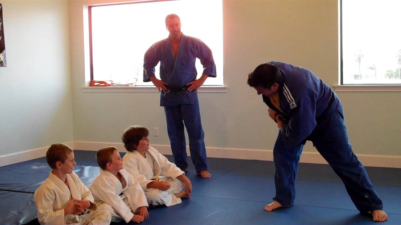 Bending a Frying pan - YouTube