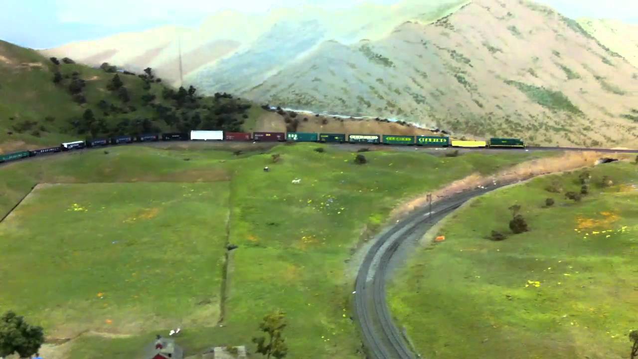 Reading Lines through the Tehachapi loop at Belmont Shore Model ...