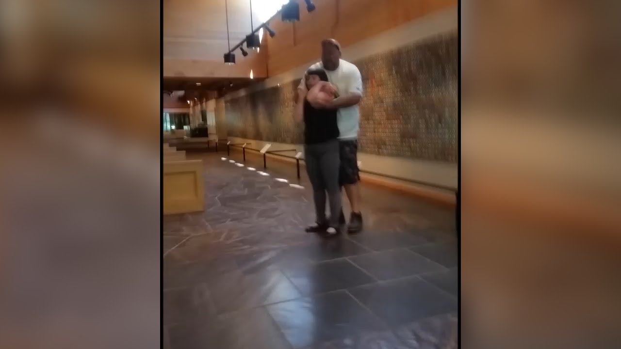 Cell phone video shows Bend's High Desert Museum hostage struggle - YouTube