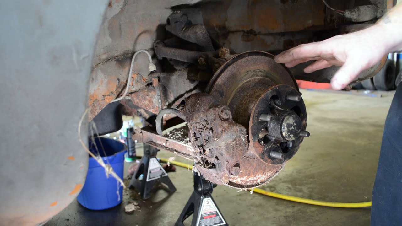 MG Front Brake Rebuild #MGB #Restoration #Classiccar - YouTube
