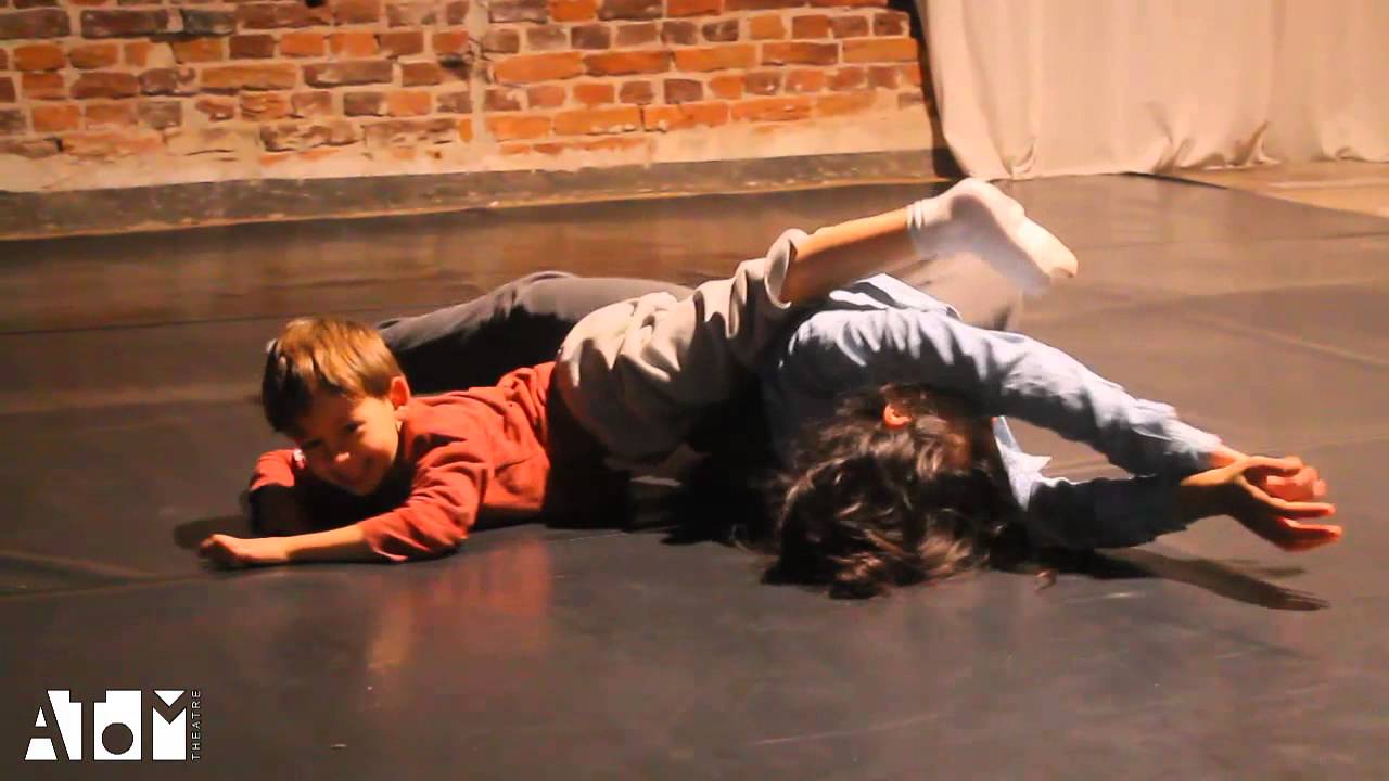 Contact Impro ATOM theatre - YouTube