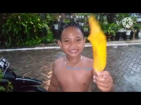Cute Gemoy ,,,mandi hujan