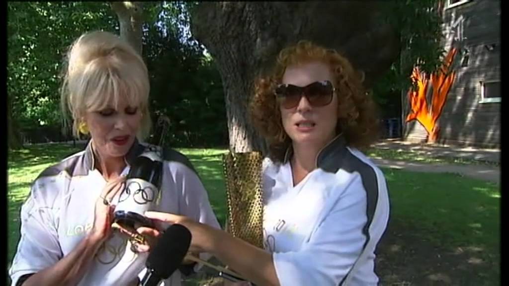 Eddie and Patsy give an Absolutely Fabulous interview to Channel 4 News ...