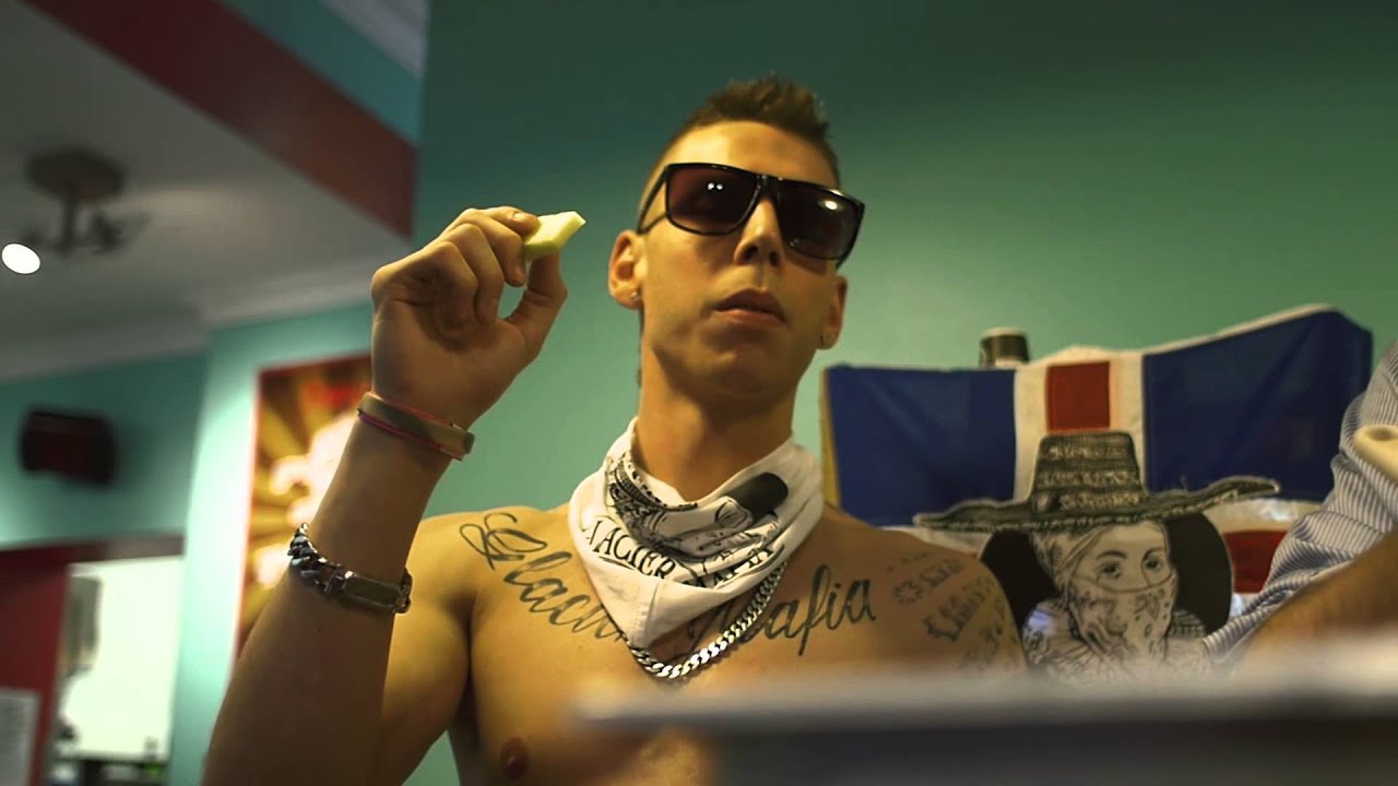 Making Icelandic Liquid Nitrogen Ice Cream with Gísli Pálmi - YouTube