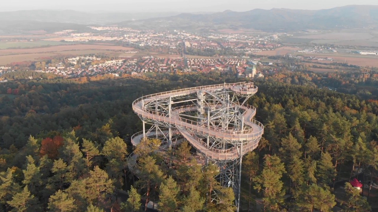 Vyhliadková veža Bojnice-Čajka v oblakoch-Bojnický Zámok Dji Mavic air ...