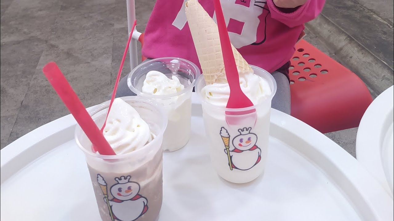 Viral es krim mixue!!!! beli ice cream cone sundae, smoothie coklat ...