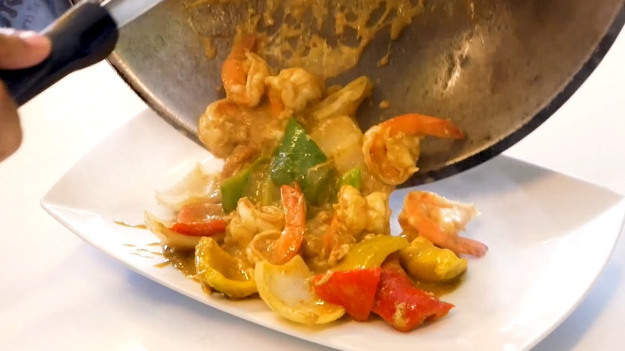 Street restaurant in Pattaya - Thai street food - YouTube