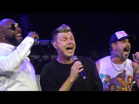 Joey Fatone singing \