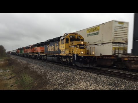 BNSF 5207 (C44-9W) west stack meets BNSF 1614 (ex-ATSF SD40-2) w/ L-CHI104 near Toluca, IL 04/29 ...