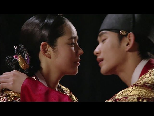 The Moon That Embraces The Sun Behind The Scenes