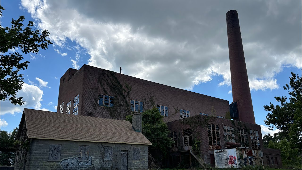 Adventuring Inside a Terrifying Abandoned Power Plant - YouTube