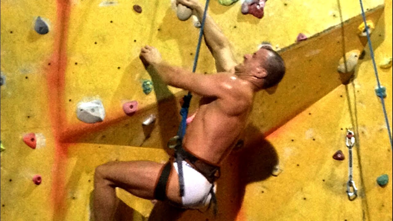 Bodybuilder Tries Indoor Rock Climbing - YouTube