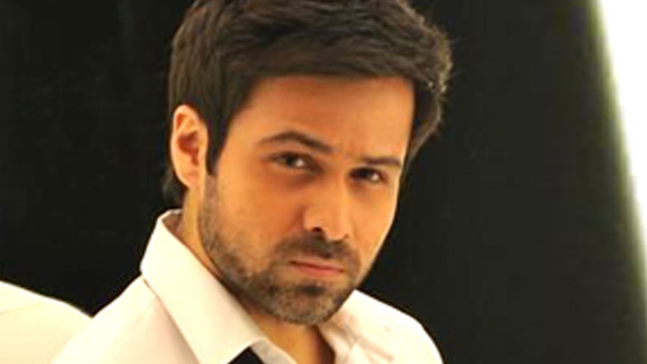 Emran Hashmi Fan Kissed him On Sets Of TV Show - YouTube