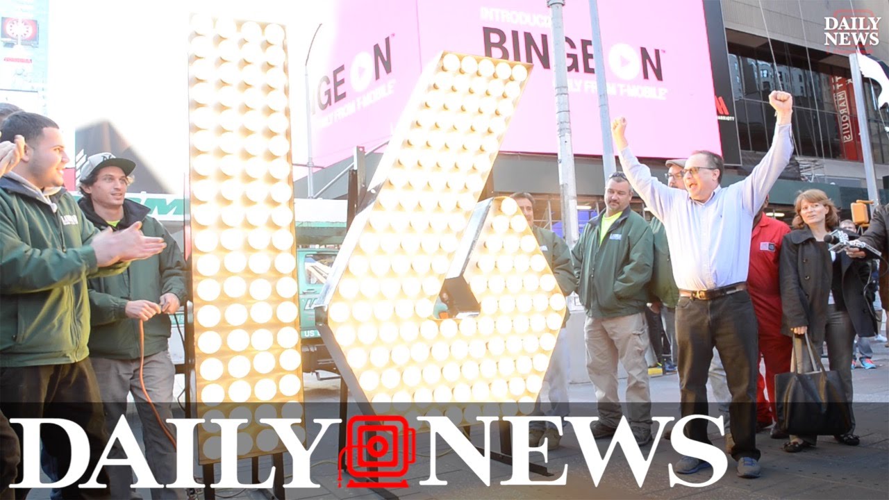 Sneak Peek: New Year's Eve 2016 Numerals Arrive in Times Square - YouTube