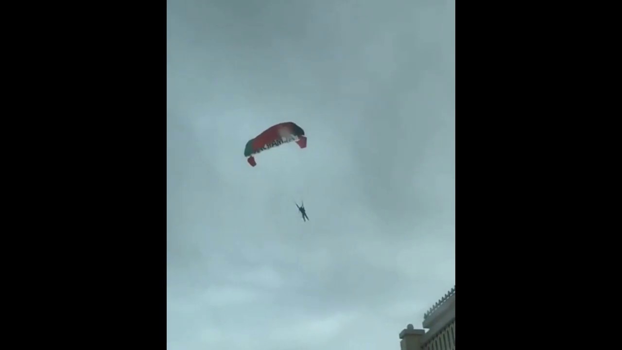 Six Injured After Parachutes Rope Snapped Due To Strong Winds - YouTube