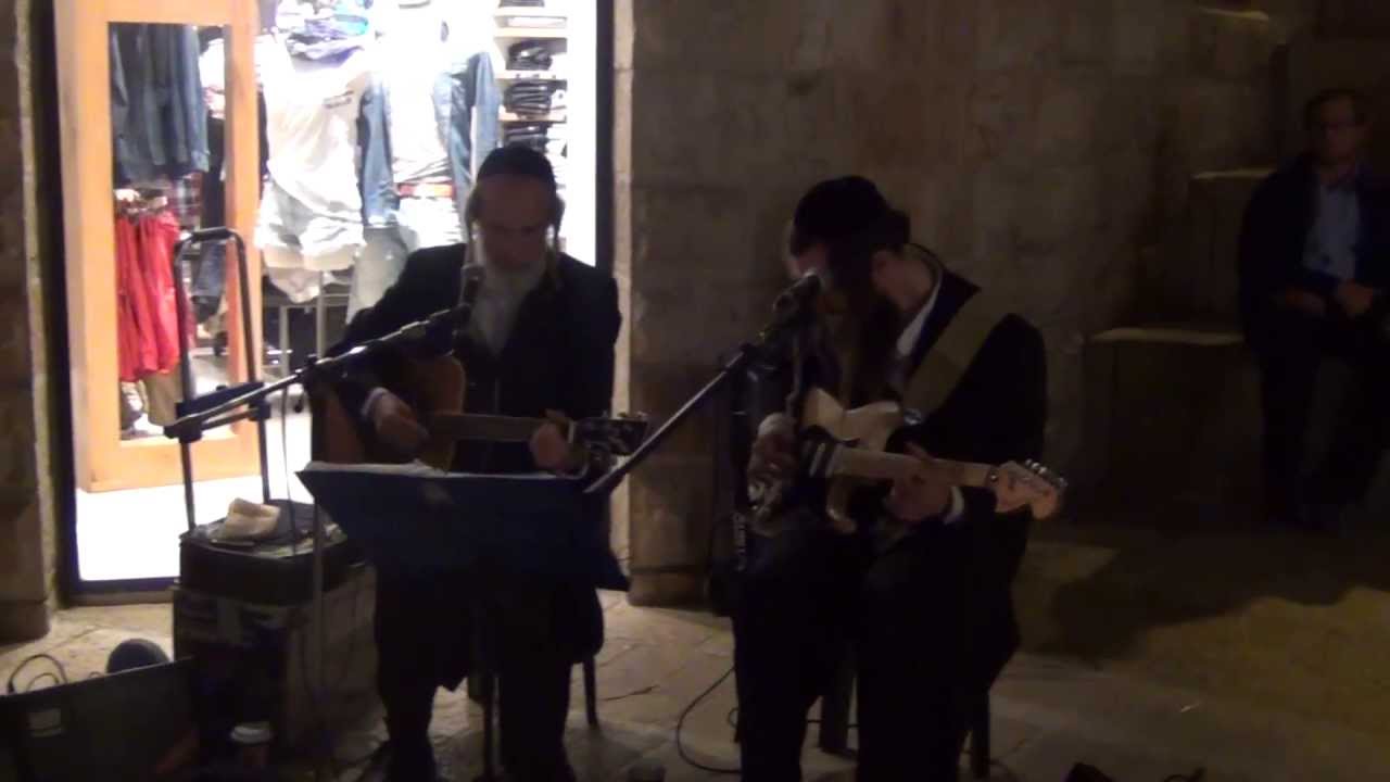 Orthodox Jewish musicians play in the Jerusalem's mall. #1 - YouTube