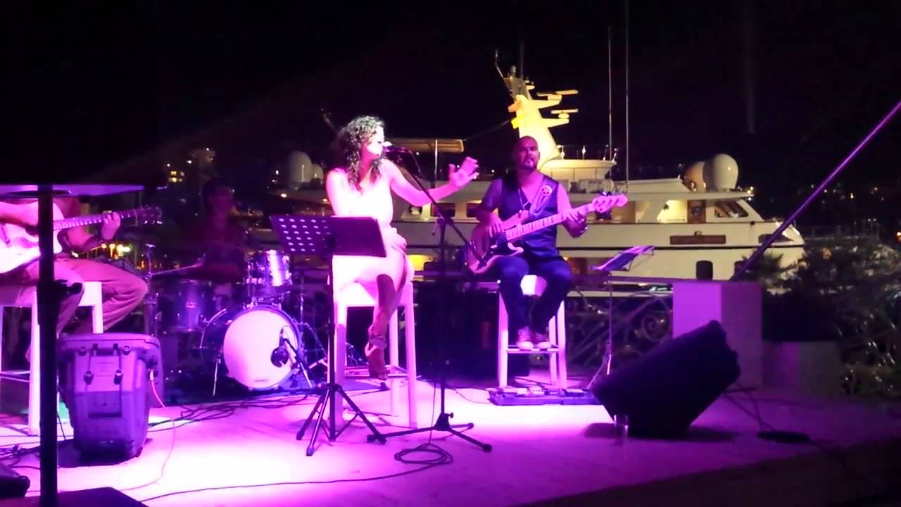 Ana Perisic - Happy - Pharrell LIVE Cover - YouTube