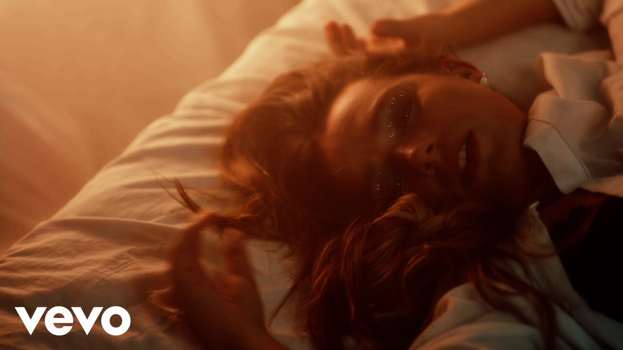 LEEZ - Toxic Lullaby (Official Video) - YouTube