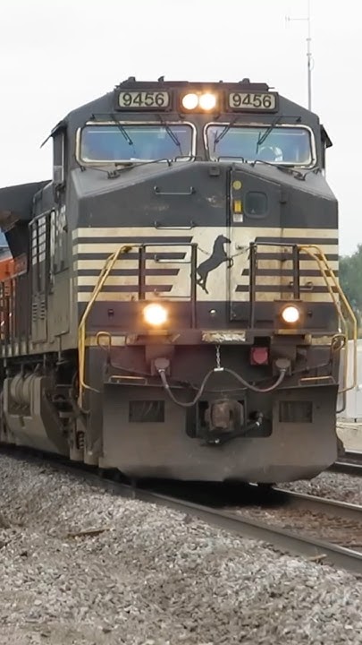 NS 9456 Dash 9 leads BNSF EB ethanol train with BNSF H1 Dash 9 trailing! 8/8/21 - YouTube