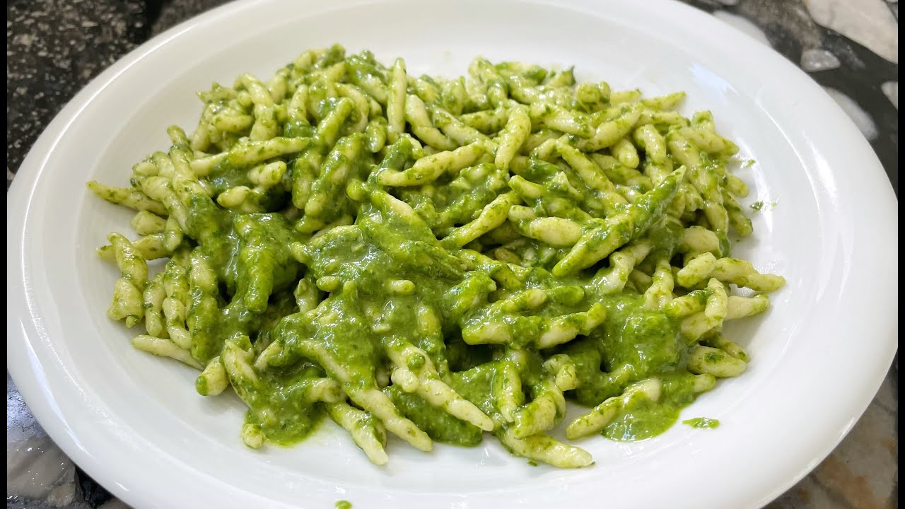 PESTO GENOVESE RICETTA CLASSICA how to make traditional basil pesto ...