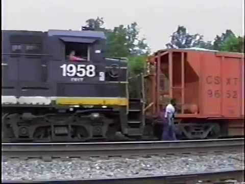 [Vintage CSX] CSX U18B with a work train. - YouTube