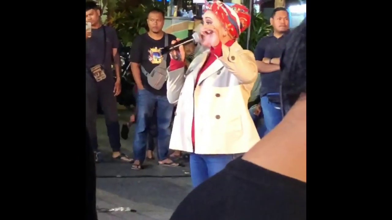 Azharina Azhar live performance at SOGO KL - YouTube