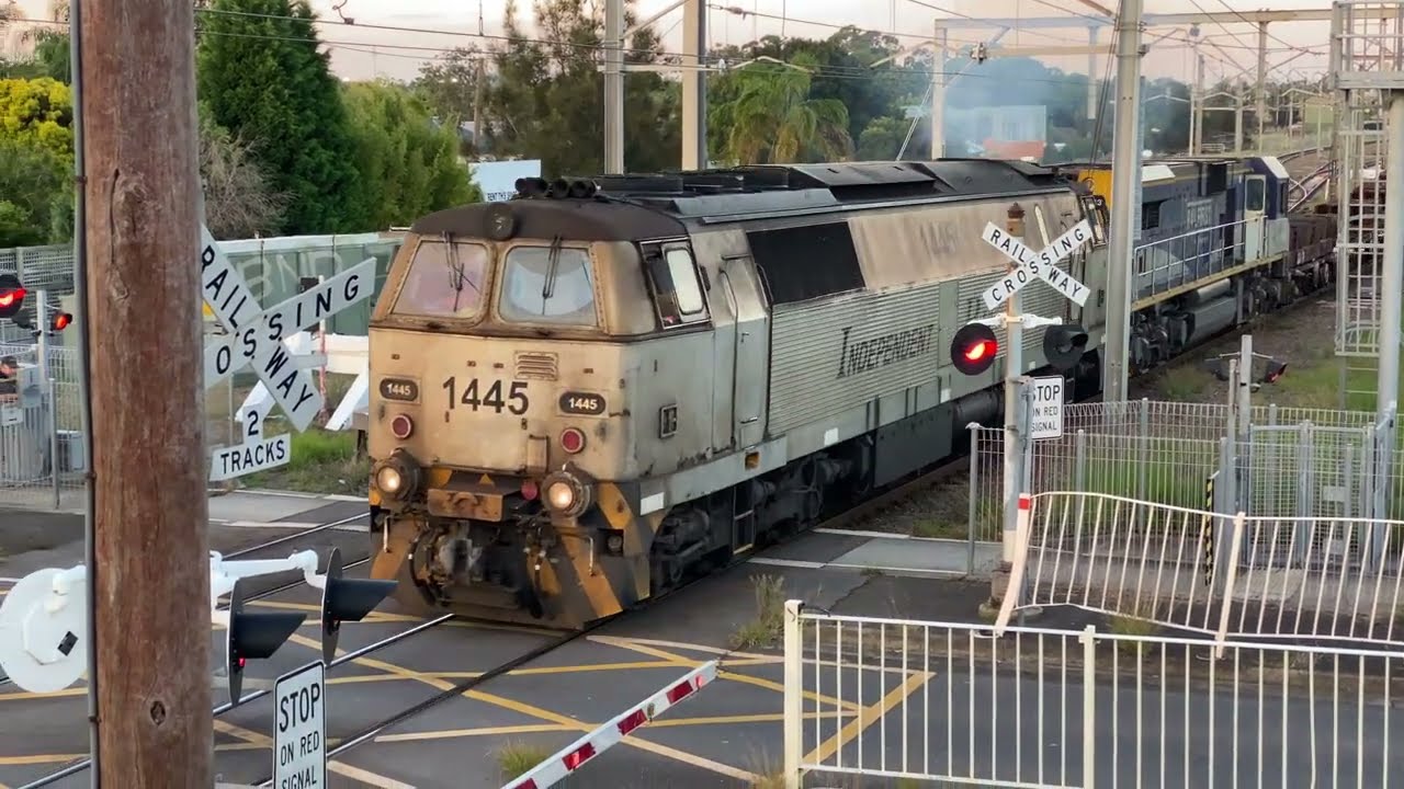 Empty Coil train departing Broadmeadow yard & passing through Adamstown ...
