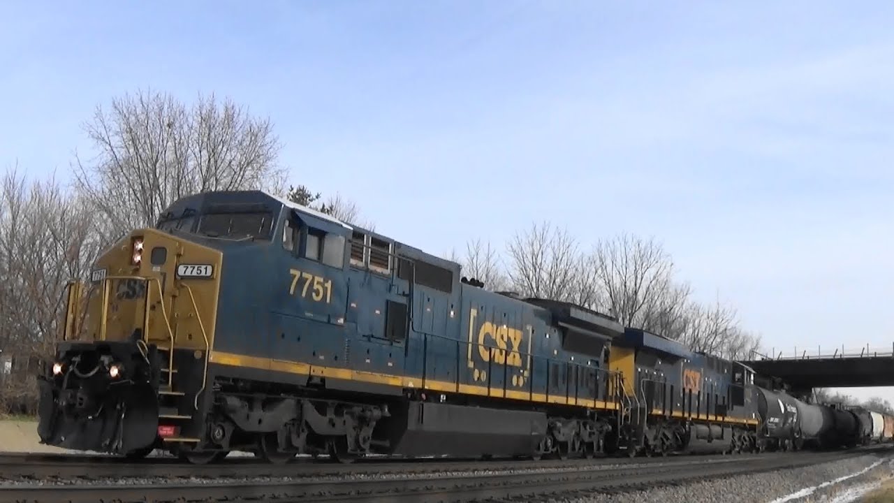 CSX 7751 & 3109 Lead a Freight, Galesburg, IL, 1/19/18 - YouTube