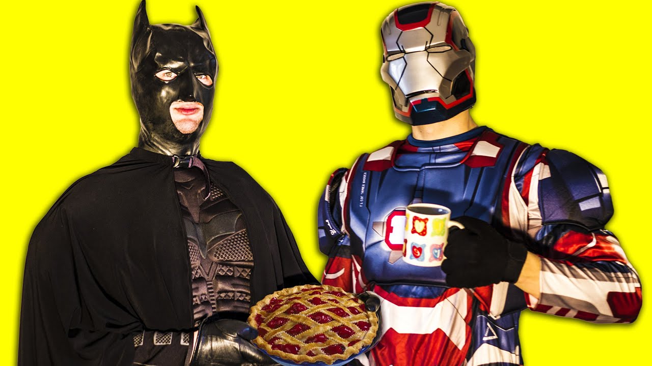 Superheroes Kitchen - Batman Pizza & Iron Man - YouTube