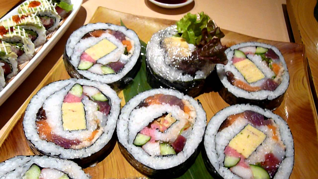 Big Sushi Dinner in Roppongi (Tokyo) - YouTube